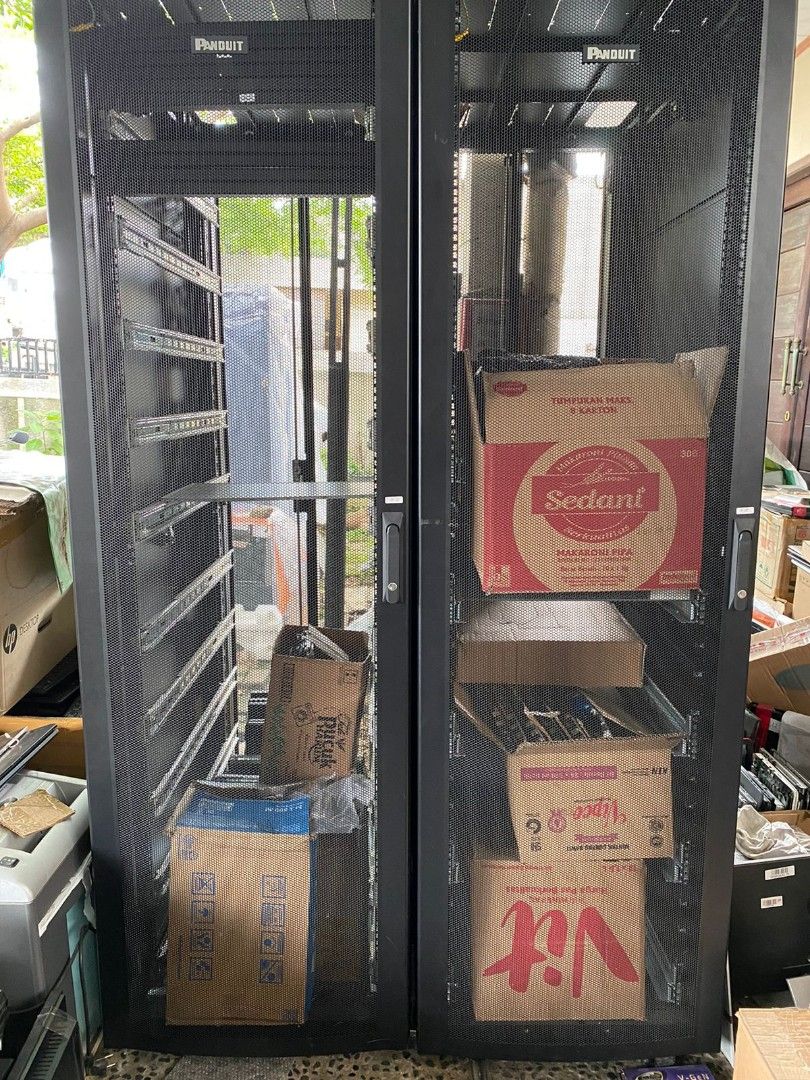 Rak Server Panduit 42U - bagus bekas - no tray, Elektronik, Bagian ...