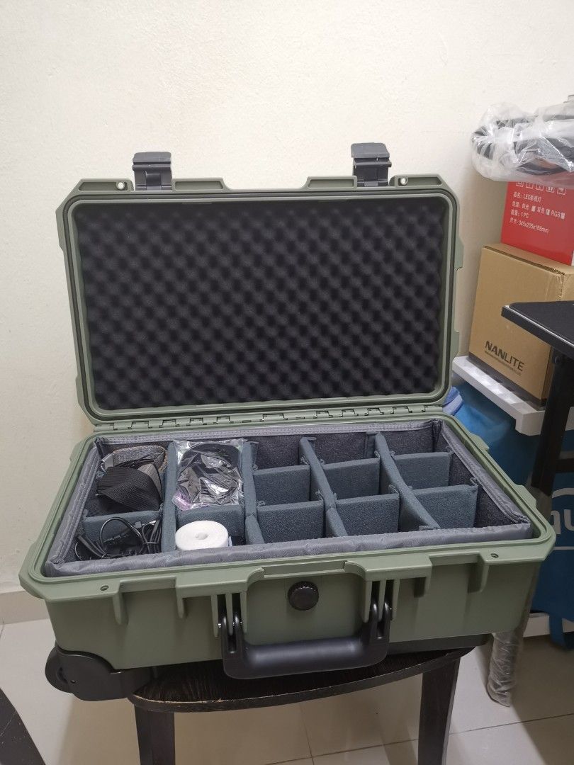 SMRITI 5219 ROLLER CASE ARMY GREEN ( BRAND NEW), Photography ...