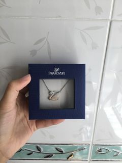 Swarovski DAZZLING SWAN Blues Swan Necklace, Women's Fashion, Jewelry ...