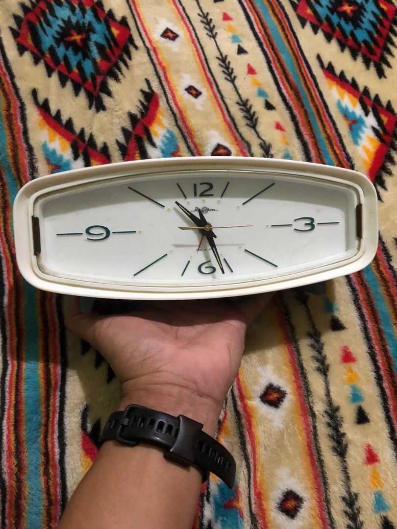 Vintage Rhythm japan wide wind up desk clock, Hobbies & Toys ...