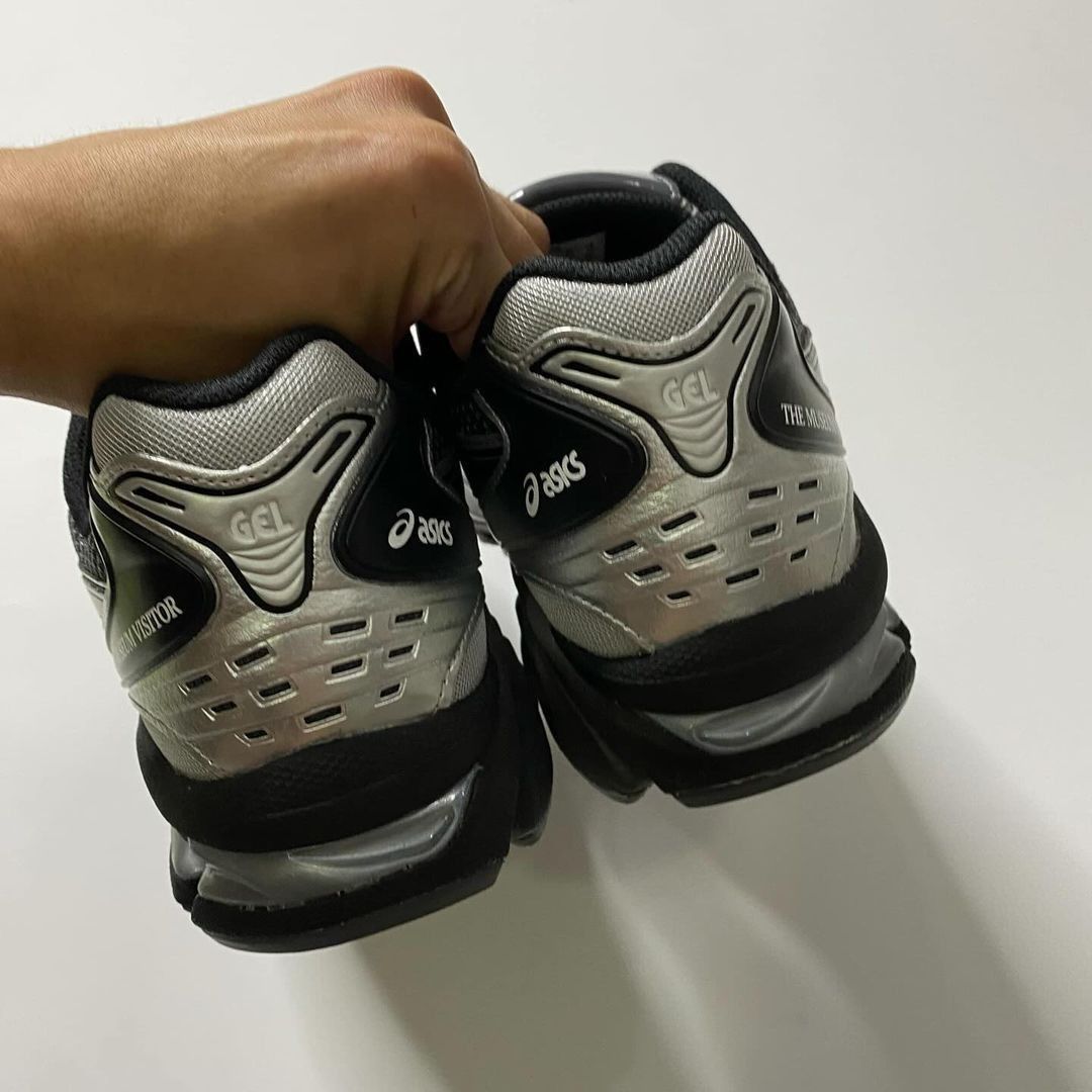 Asics x Museum Visitors, Fesyen Pria, Sepatu , Sneakers di Carousell