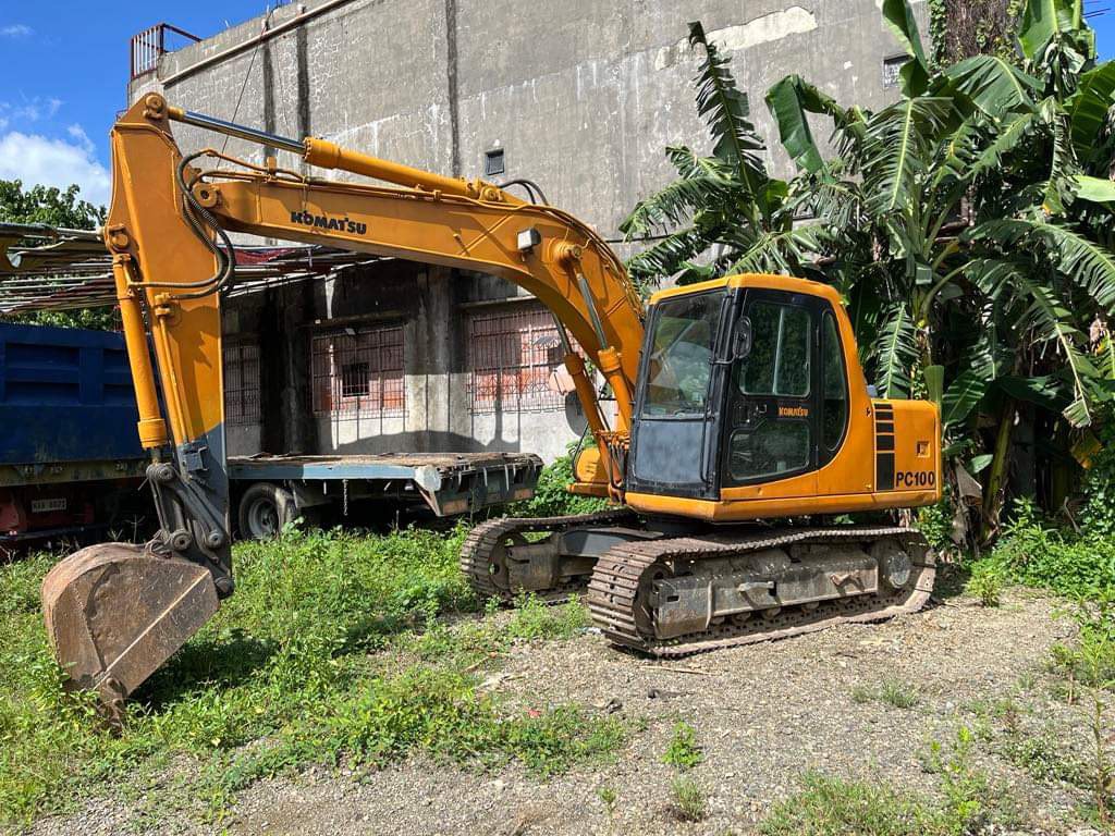 Backhoe PC100 And Dump truck Isuzu V340, Special Vehicles, Heavy ...