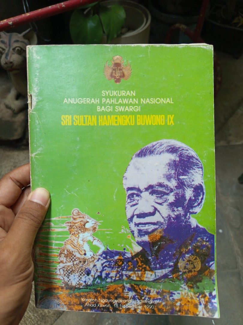 Buku Syukuran Anugerah Pahlawan Nasional Sri Sultan HB IX thn 1990 ...