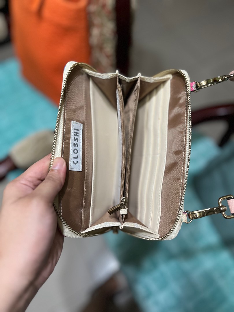 Closshi Bag, Women's Fashion, Bags & Wallets, Clutches on Carousell