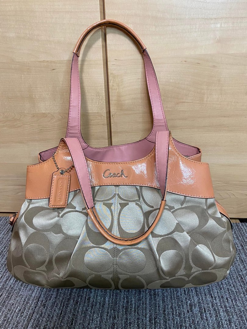 Coach Lexi, Luxury, Bags & Wallets on Carousell
