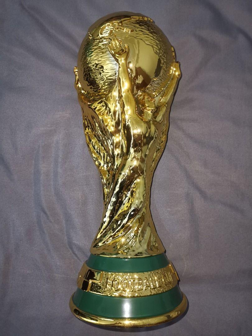Football Cup Trophy [Scale 1:1 to the original trophy] [A Display Set ...
