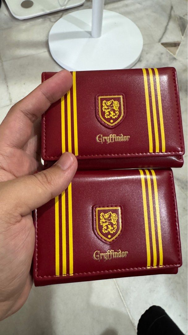 Miniso x Harry Potter Gryffindor Trifold Wallet, Hobbies & Toys ...