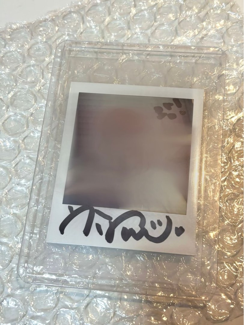 QWER chodan yes24未公開拍立得, 興趣及遊戲, 收藏品及紀念品, 韓流 - Carousell