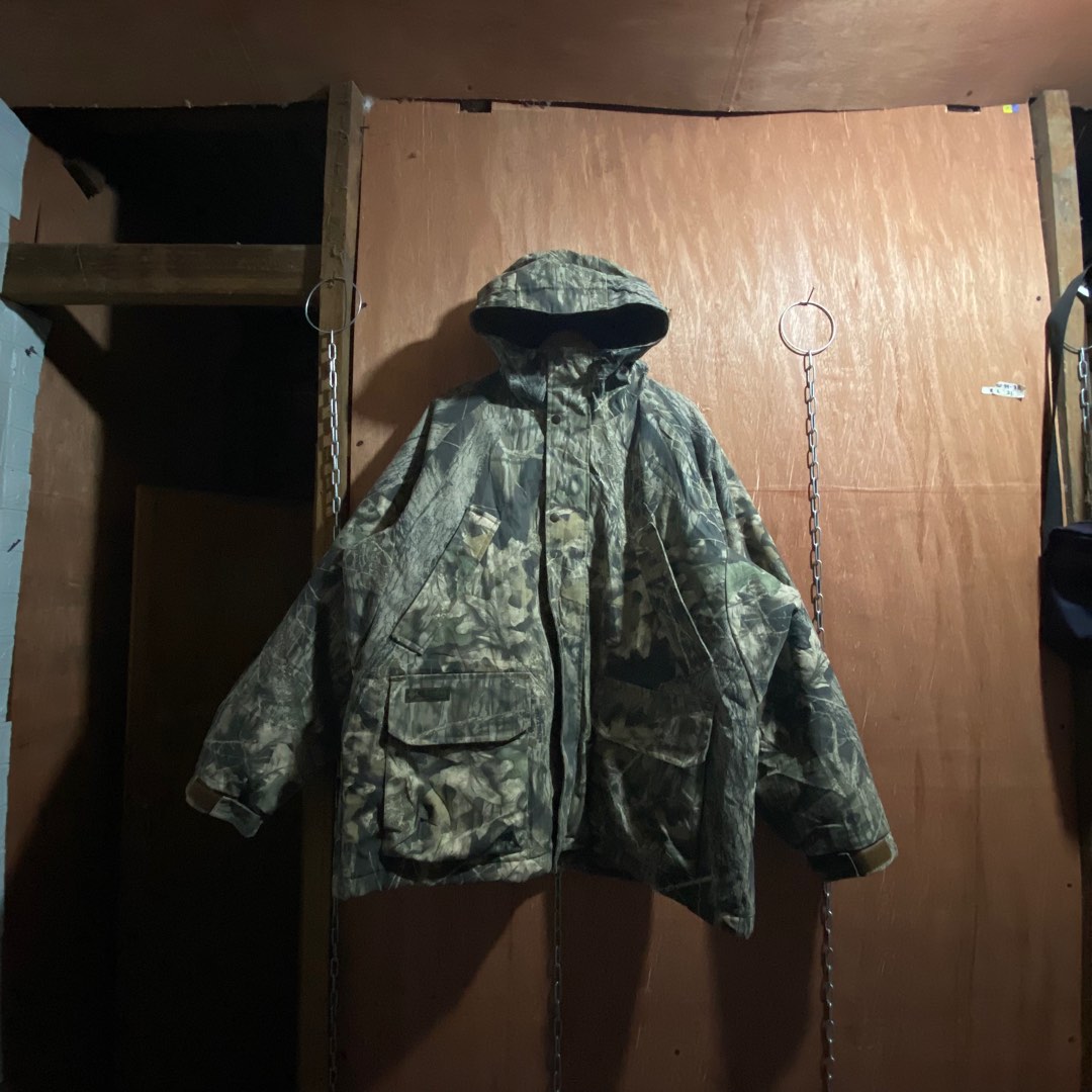 Real tree x Columbia, Men's Fashion, Tops & Sets, Hoodies on Carousell
