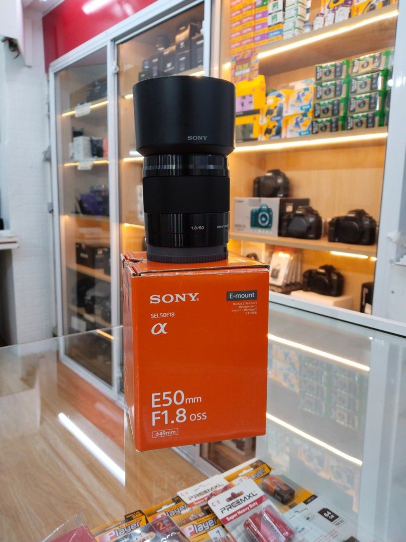 SONY E 50MM F1.8 OSS 99% LIKE NEW WITH HOOD AND BOX FULL SET ...
