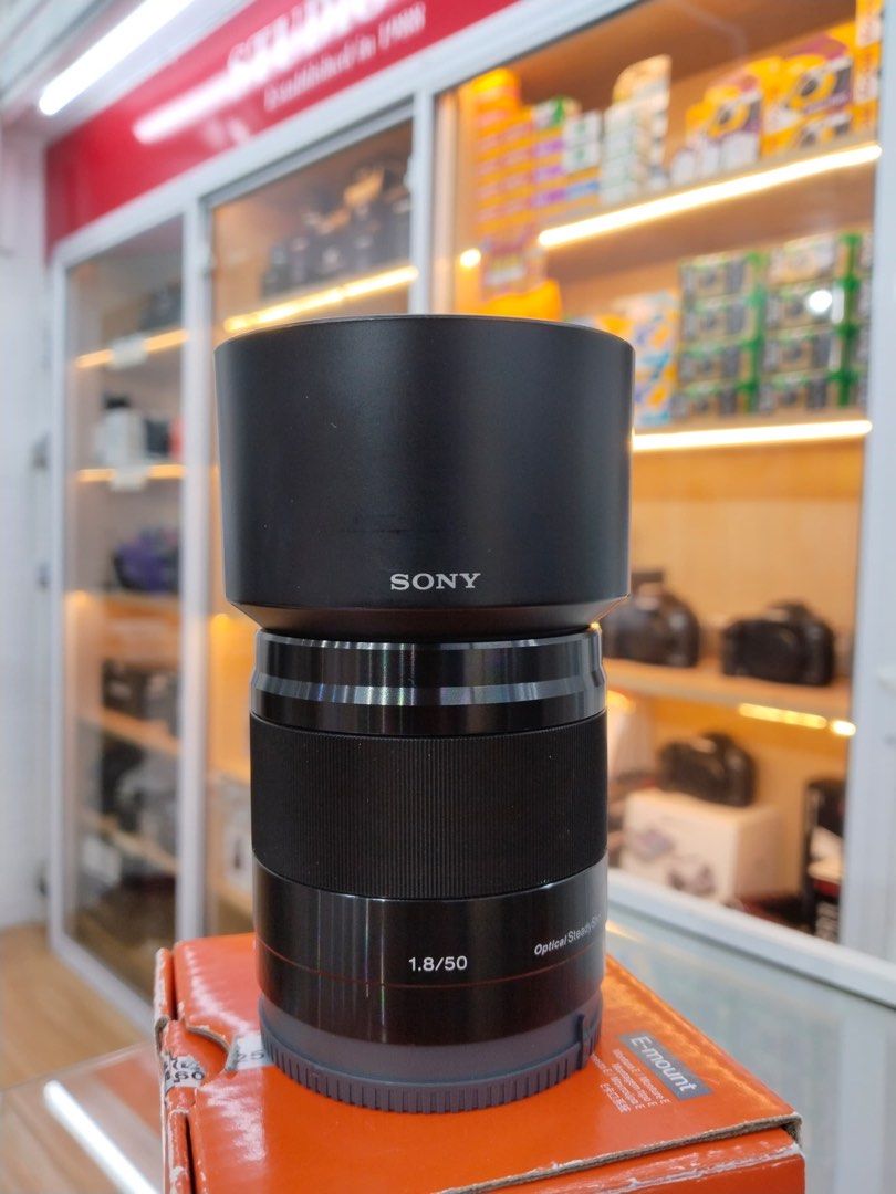 SONY E 50MM F1.8 OSS 99% LIKE NEW WITH HOOD AND BOX FULL SET ...