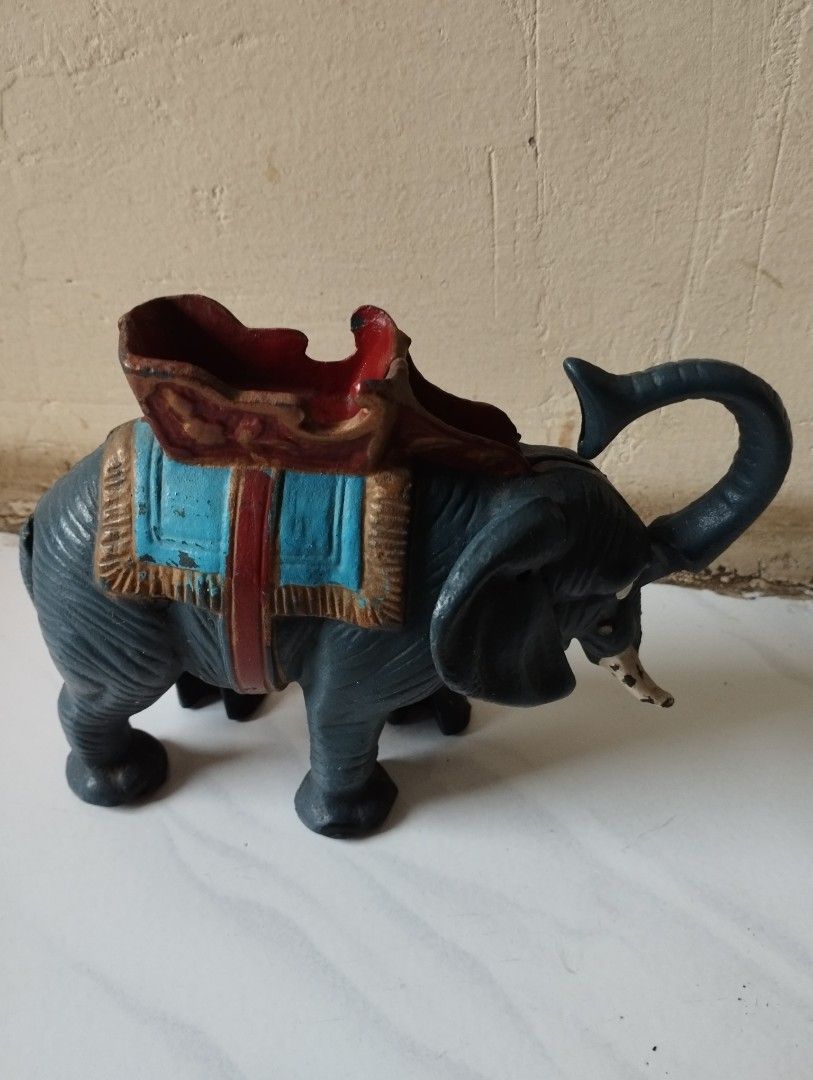 Celengan GAJAH SIRKUS Antik,Vintage ( bahan besi ), Antik, Lainnya di ...