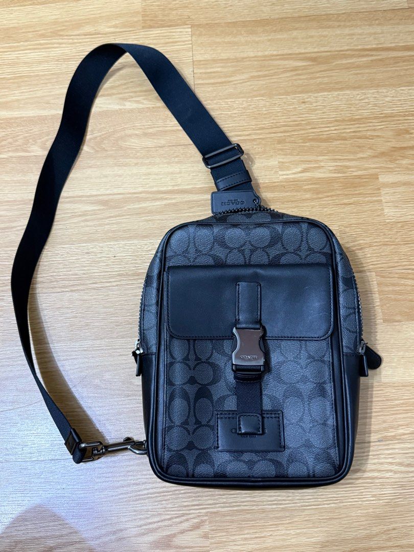 Coach Track Pack In Signature Canvas Black C2711, Men's Fashion, Bags ...