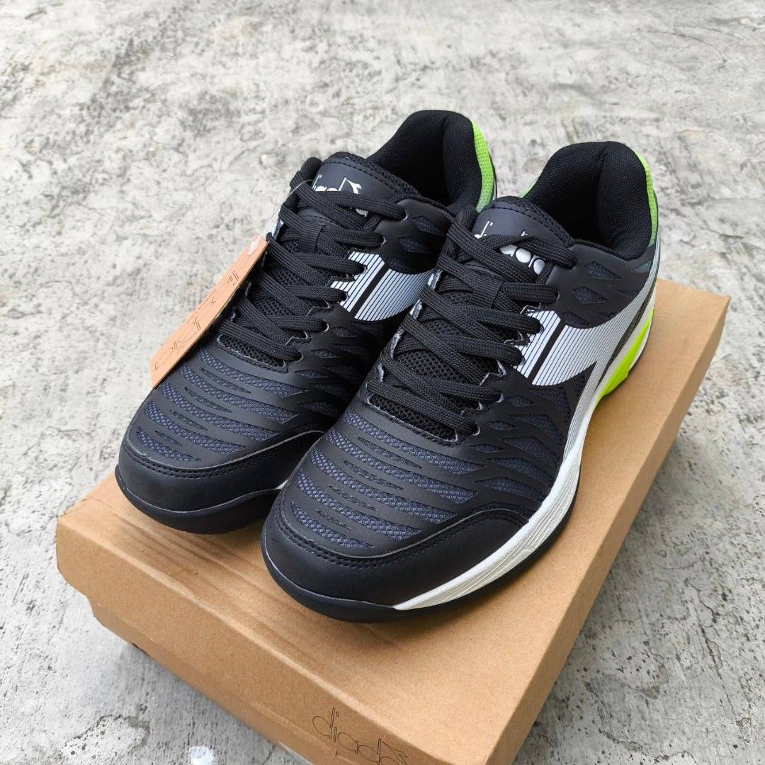 Diadora kesuki, Fesyen Pria, Sepatu , Sneakers di Carousell