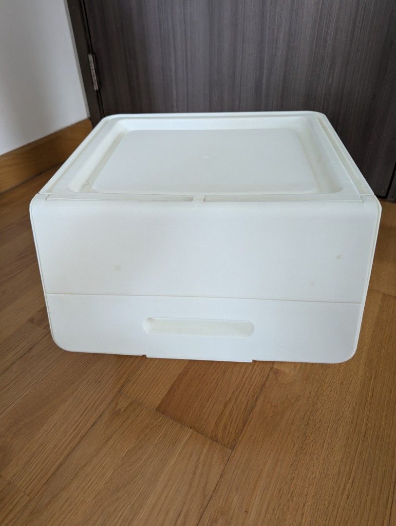Ikea stackable plastic storage bins x 2, 傢俬＆家居, 其他, 收納箱及袋 - Carousell