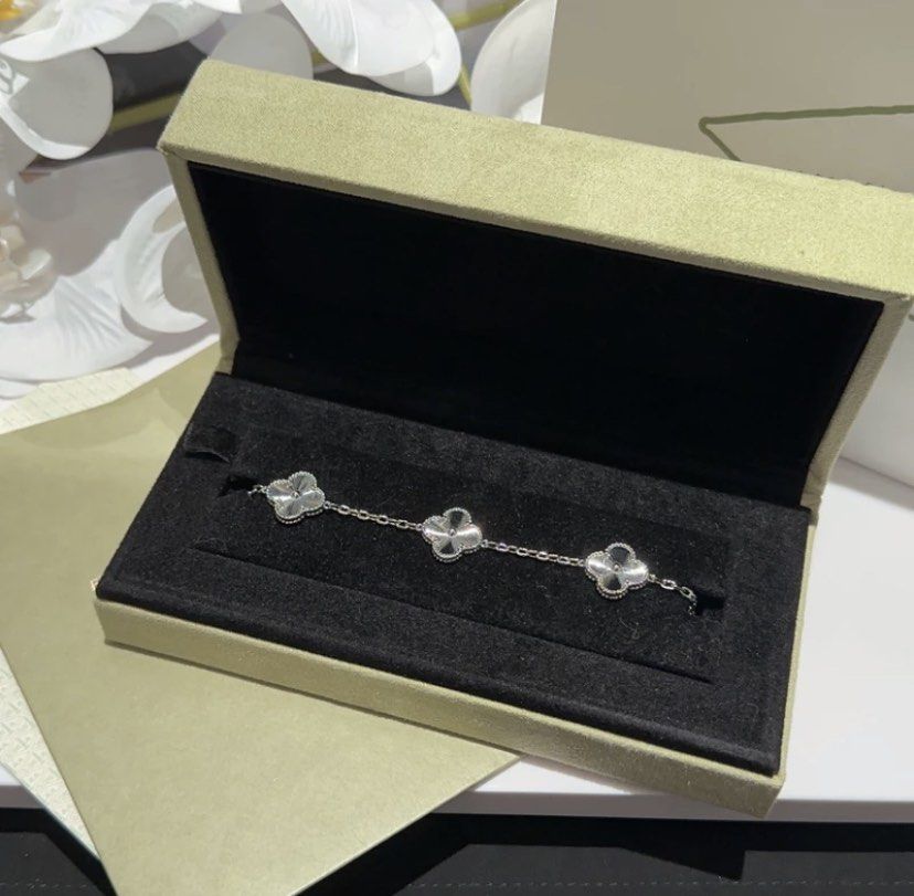 VAN CLEEF [FULL SET] 18K Gold Four Leaf Clover Laser Bracelet (CAN ...