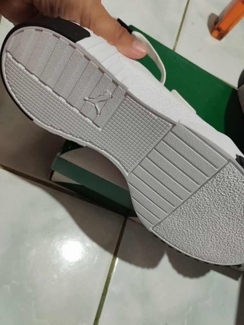 Sepatu puma original, warna putih dan hitam. Boleh cek harga nya di ...