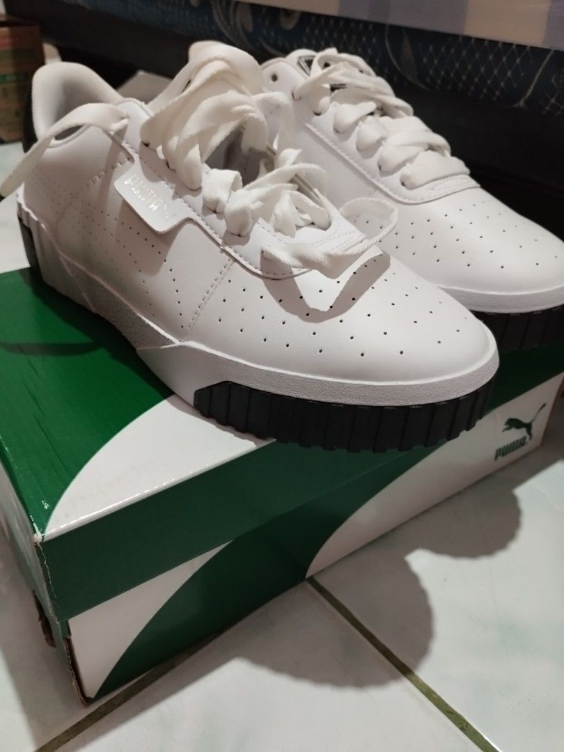 Sepatu puma original, warna putih dan hitam. Boleh cek harga nya di ...