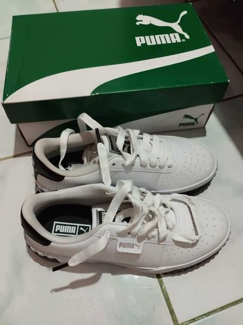 Sepatu puma original, warna putih dan hitam. Boleh cek harga nya di ...