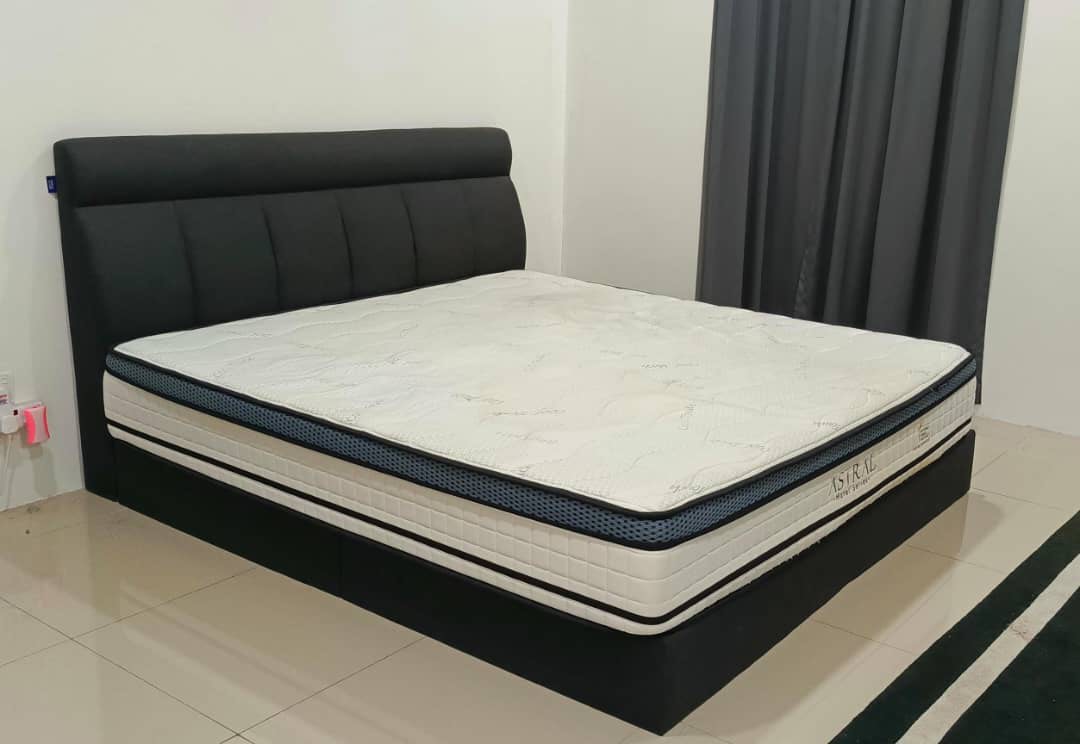 Tilam + katil king, Furniture & Home Living, Furniture, Bed Frames ...