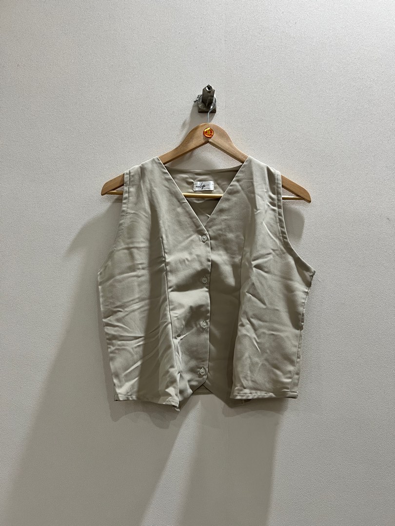 Vest baju outer atasan top kancing hidup sage green, Fesyen Wanita ...
