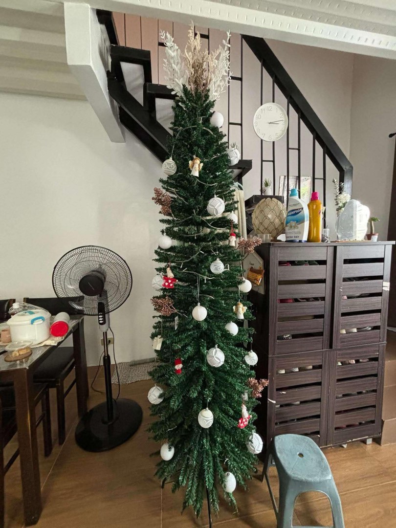 6ft Slim Christmas Tree with free set of white christmas balls ...