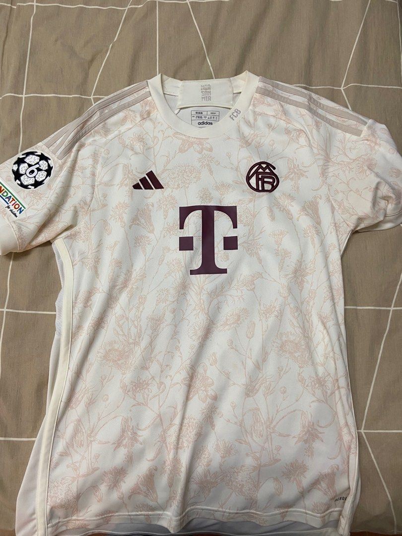 FC Bayern Munich 23-24 third kit, Men's Fashion, Activewear on Carousell