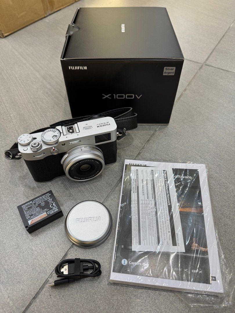 Fujifilm X100V Camera [shutter count 2k only] 98% like new x100v, Photography, Cameras on Carousell