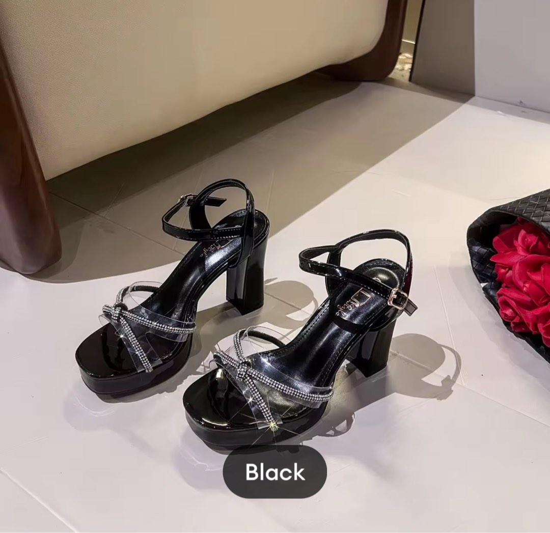 HEELS BLOCKED STYLE, Women's Fashion, Footwear, Heels on Carousell
