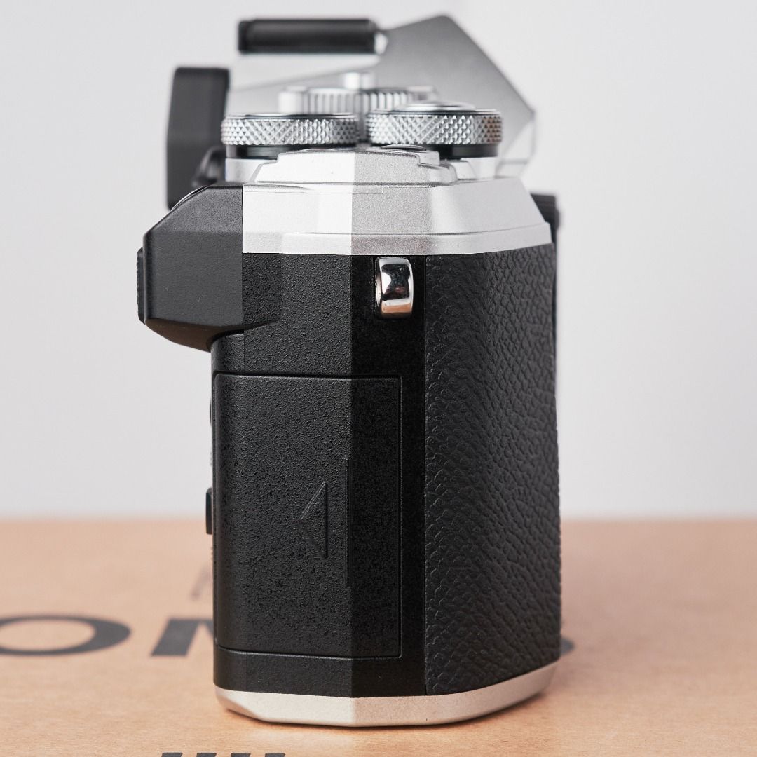 Olympus OM-5 (mint cond.) OM SYSTEM OM5 mirrorless camera (no lens ...