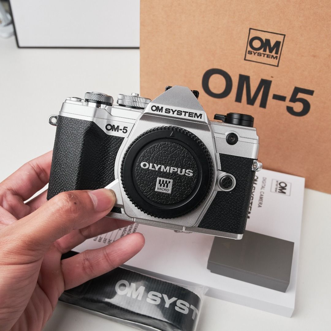 Olympus OM-5 (mint cond.) OM SYSTEM OM5 mirrorless camera (no lens ...