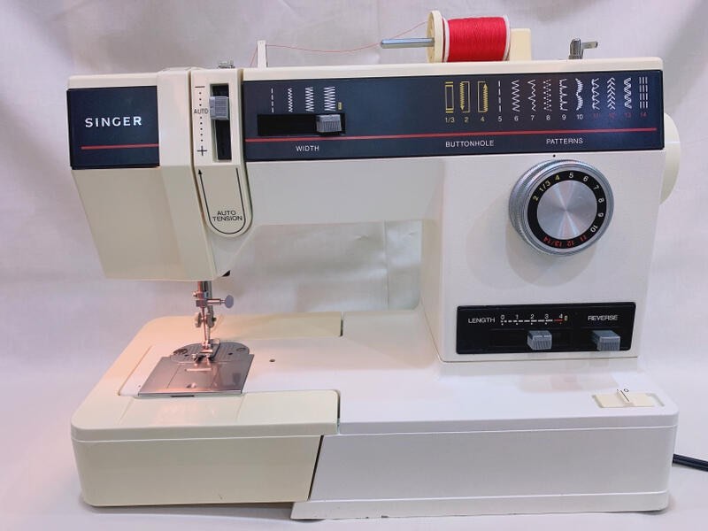 Singer 6233 勝家 縫紉機, 家庭電器, 其他家庭電器 - Carousell