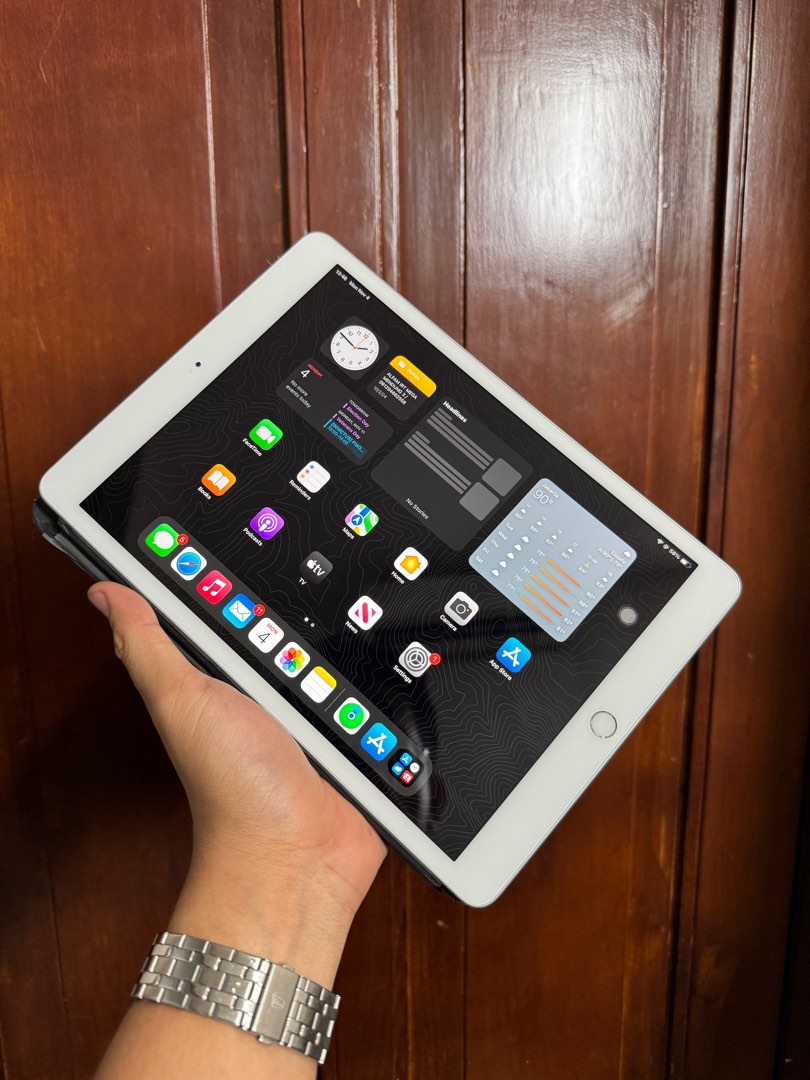 Apple iPad 8 32GB Silver (Wifi Only) MURAHH!, Telepon Seluler & Tablet, Tablet di Carousell