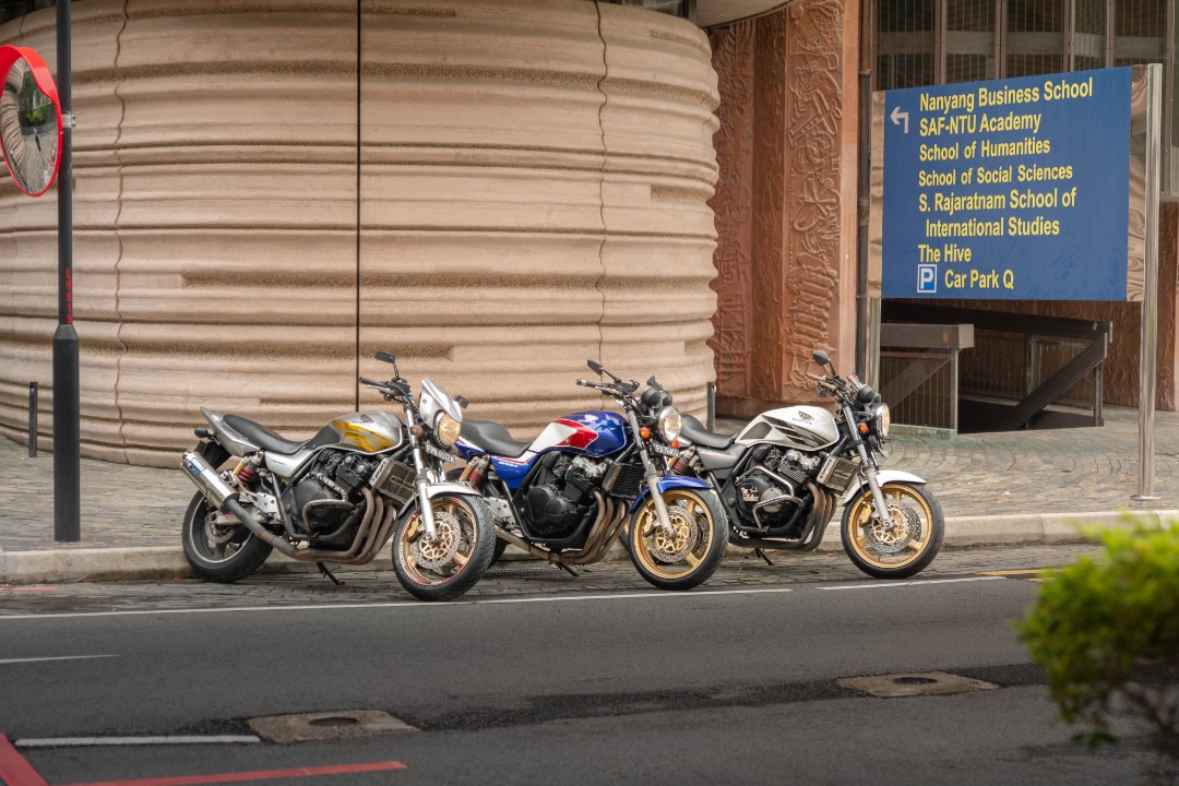 [BIKE RENTAL] CB400 2 | Duke 390 | CB400 | Super 4 | R3 | RC390 | DRZ | DRZ400 | Xmax | Xmax 300 ...