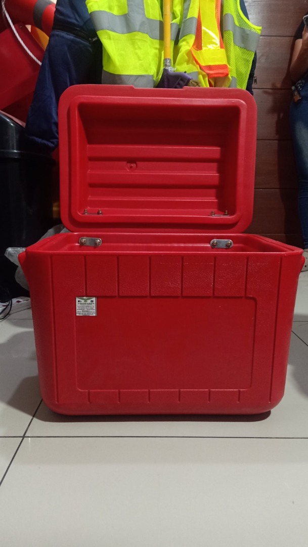 COOLER BOX 28 LITERS, Furniture & Home Living, Home Improvement ...