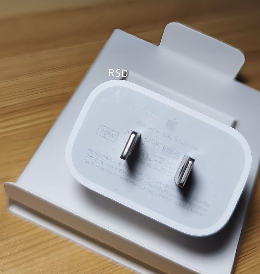PRELOVED GENUINE APPLE 20W Type C charger adapter, Video Gaming, Gaming ...