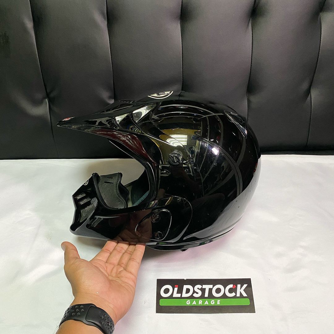 Helm Arai Cross Classic M3 Black Gloss Original Langka, Motor di Carousell