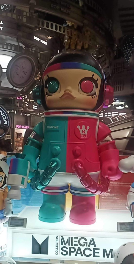 POP MART MEGA SPACE MOLLY 1000% X PANTONE LIMITED EDITION, Hobbies ...