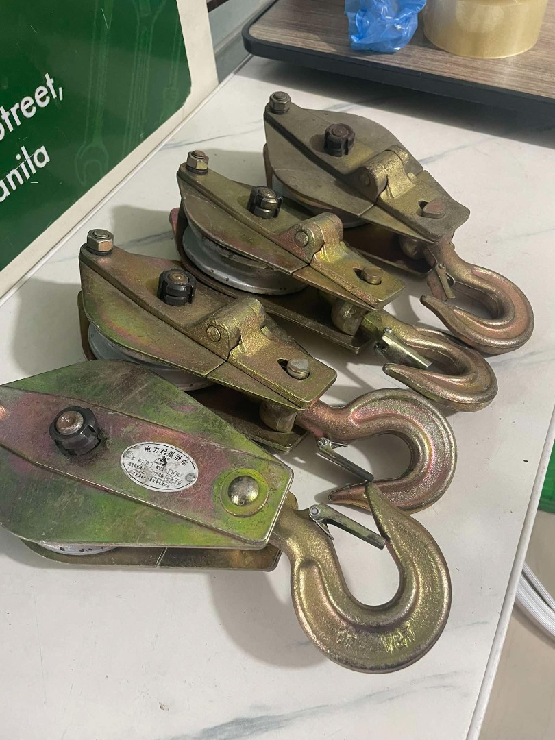 Single wheel lifting hook type power pulley, Commercial & Industrial ...