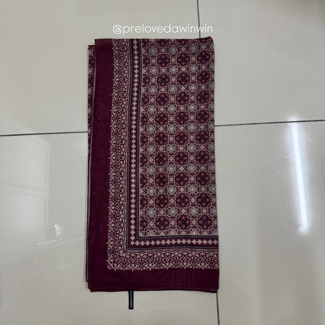 Tudung Ruffle Marrakech Burgundy (Black Label), Women's Fashion ...