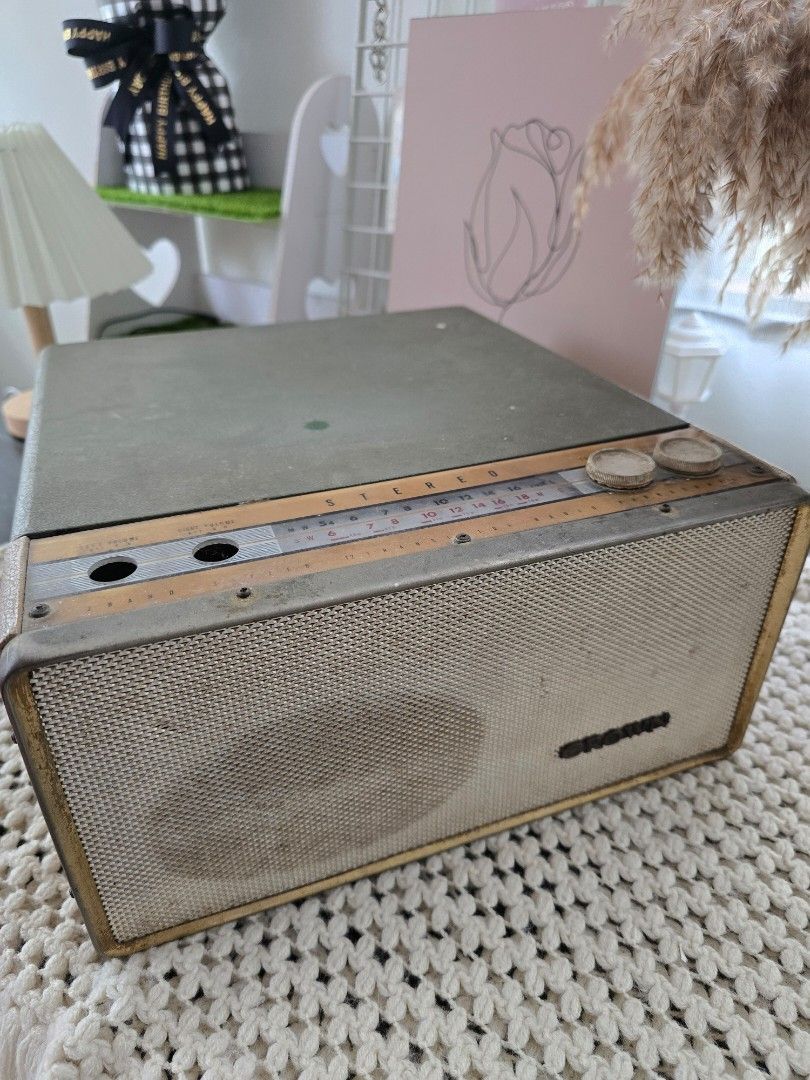 Vintage Crown Portable Vinyl Player, Hobbies & Toys, Collectibles ...