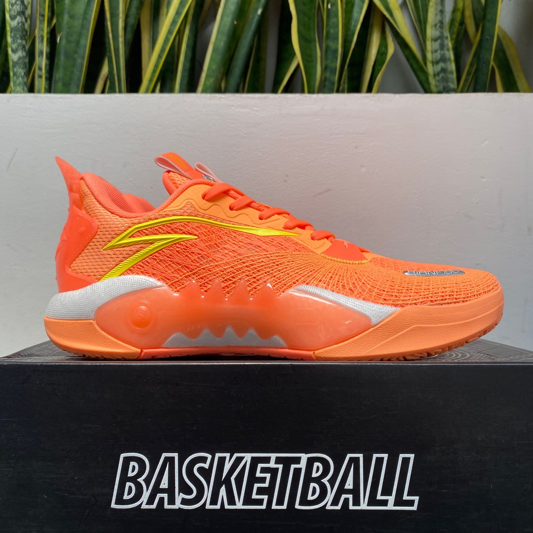 ANTA BASKETBALL SHOCKWAVE 5 V2 US 9,5, Olah Raga, Perlengkapan Olahraga ...