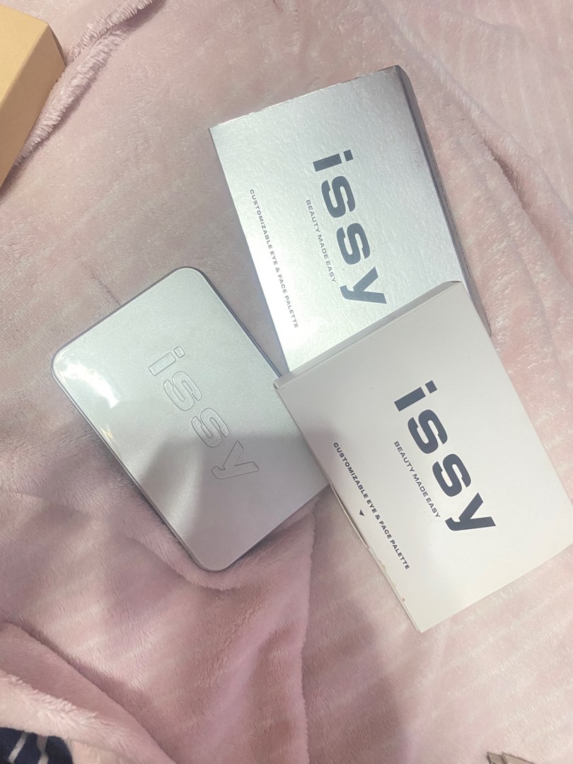 ISSY TRIO BLUSH POWDER, Beauty & Personal Care, Face, Makeup on Carousell