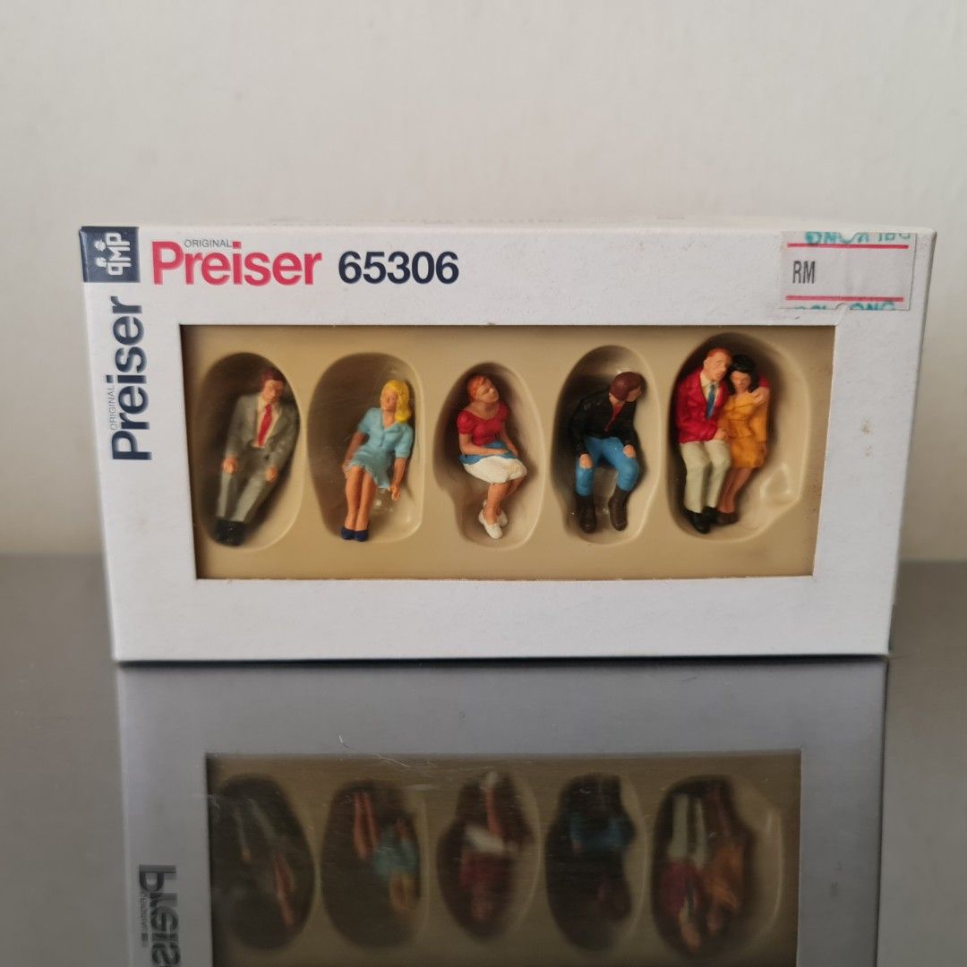 Preiser 65306 Seated Men Women Travelling 1:43 Miniature Figures ...