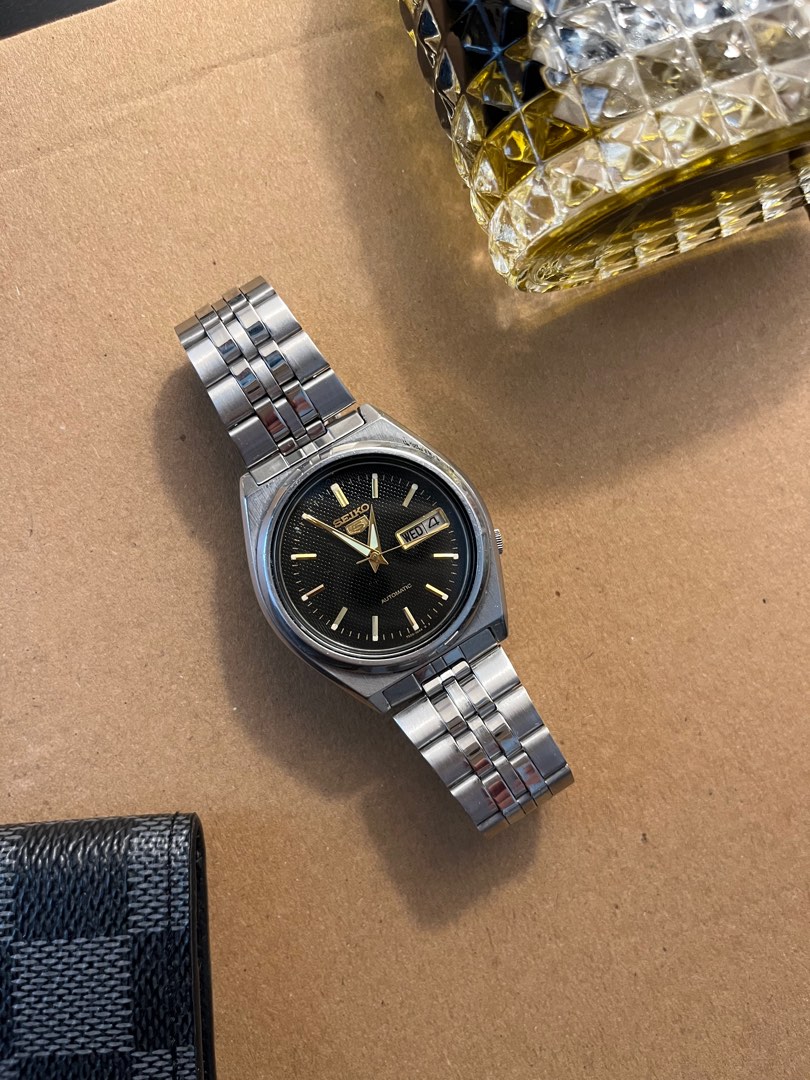 Seiko textured waffle dial, Men's Fashion, Watches & Accessories ...