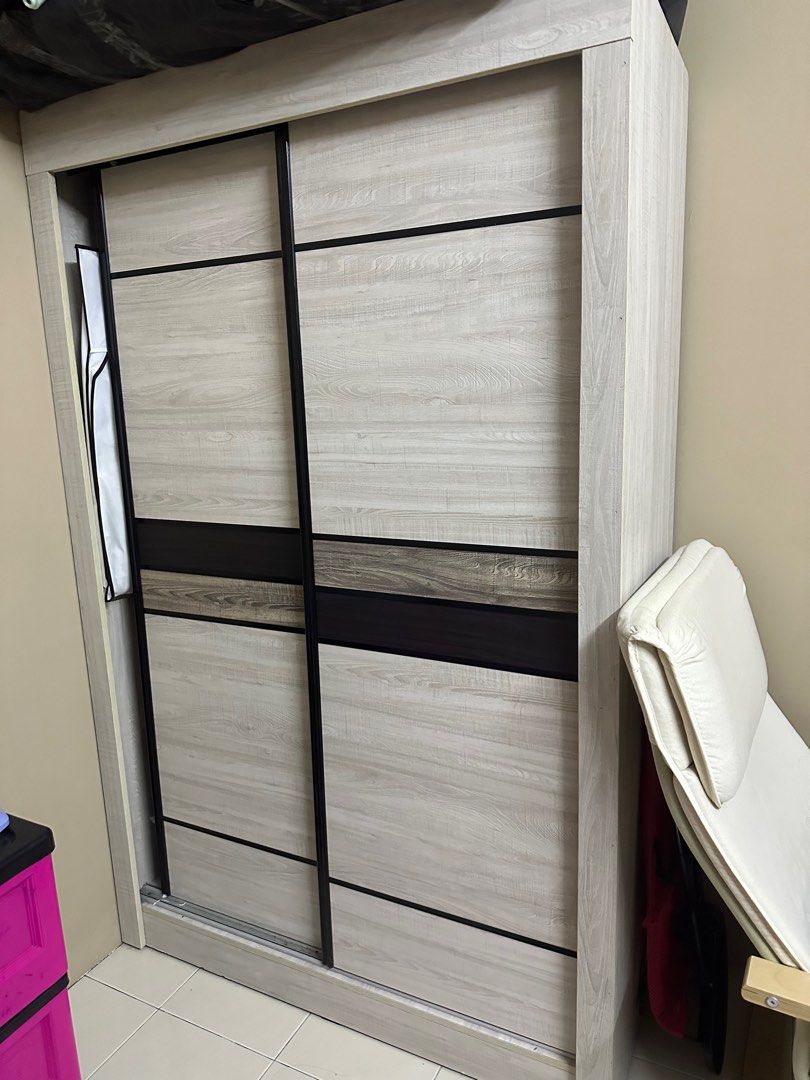 Wardrobe (almari) dan almari makeup + free single tilam dan katil ...