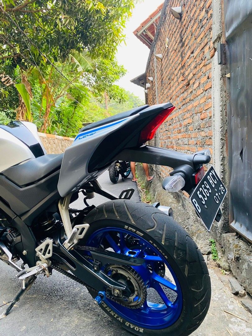 Yamaha All New R15 155cc V3 Free Balik Nama Tahun 2021, Motor di Carousell