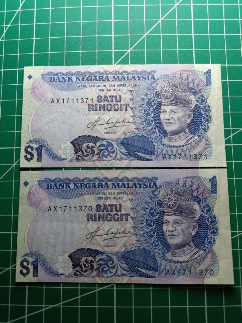 (2pcs) 5th Series RM1 Satu Ringgit 2 Running Numbers. With small dot ...