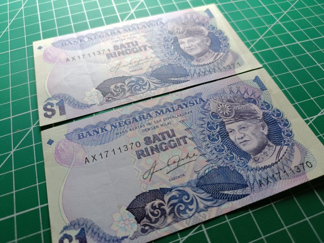 (2pcs) 5th Series RM1 Satu Ringgit 2 Running Numbers. With small dot ...
