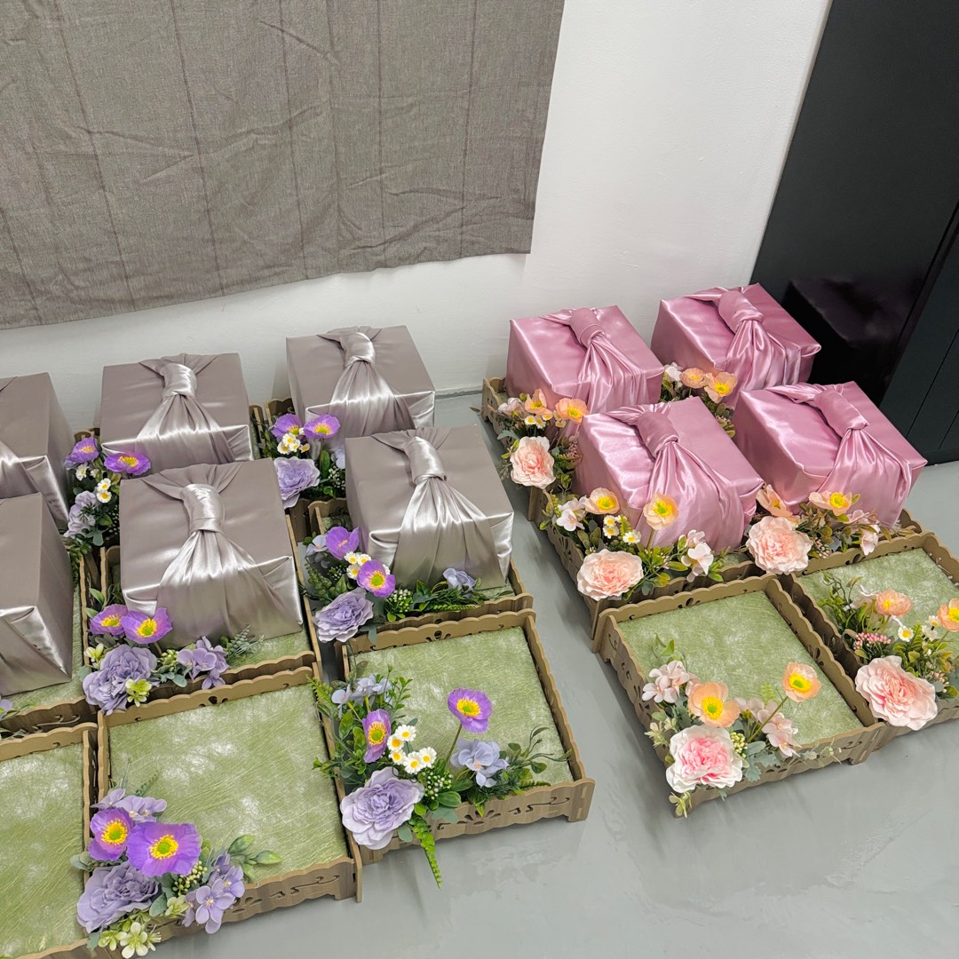Dulang Hantaran+deco+bunga for tunang/nikah, Community on Carousell